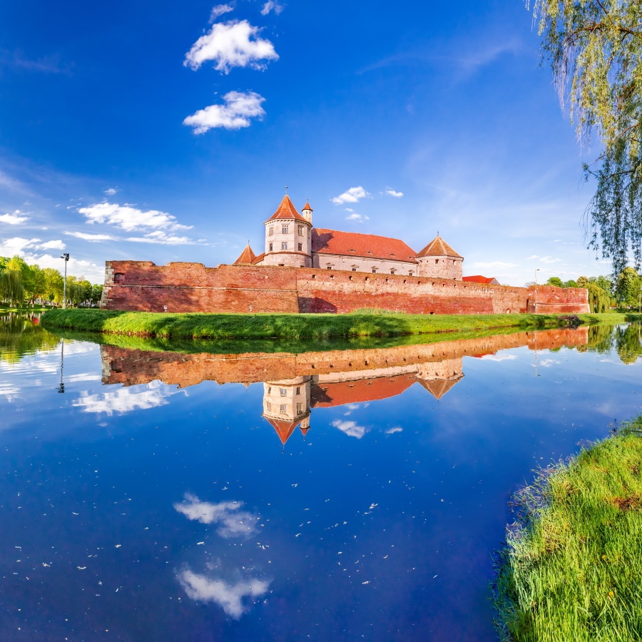 Excursie Manastirea Sinca Veche - Cetatea Fagarasului - Sambata de Sus ...